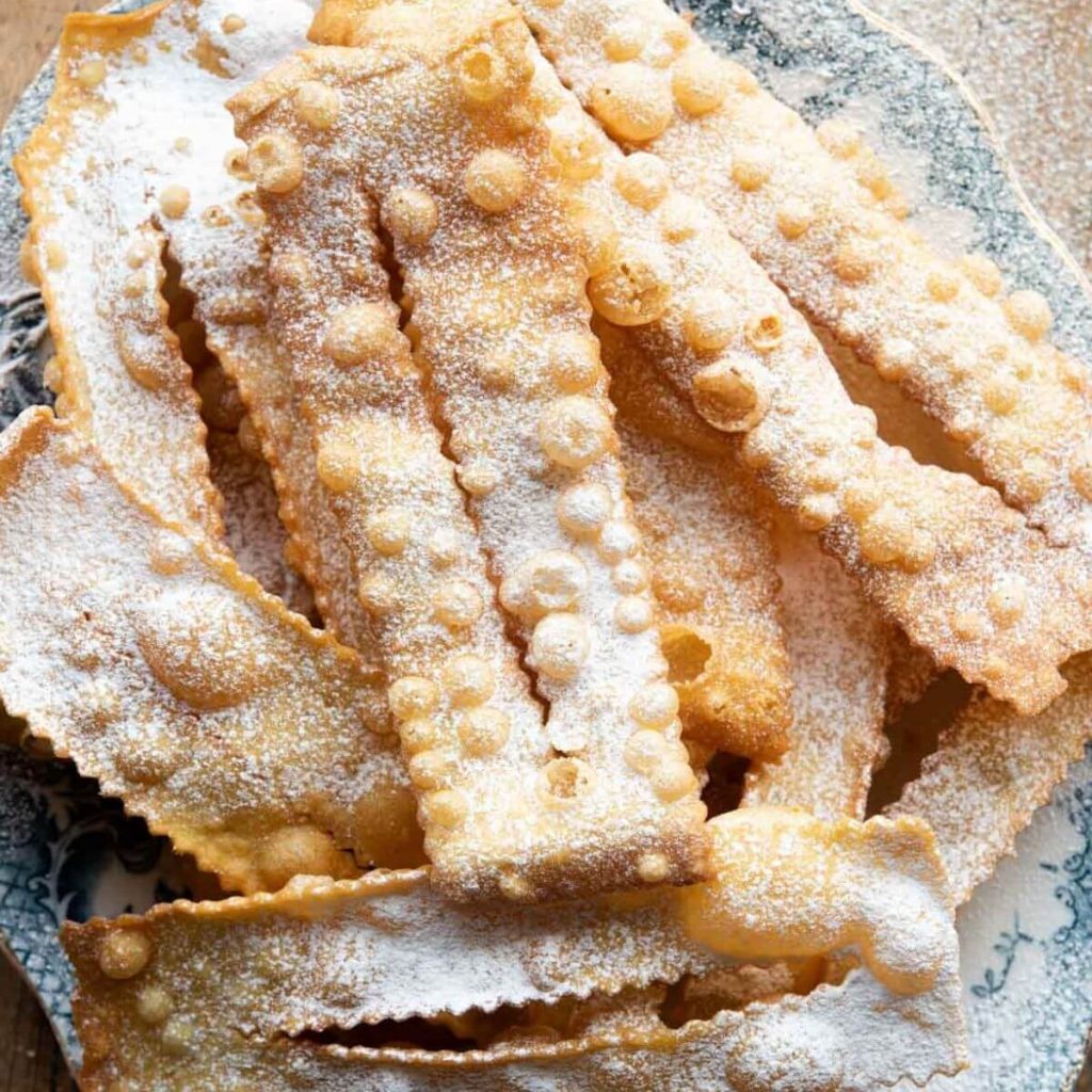 Cenci di Carnevale (Chiacchiere, Crostoli, Bugie) Italian Fried ...