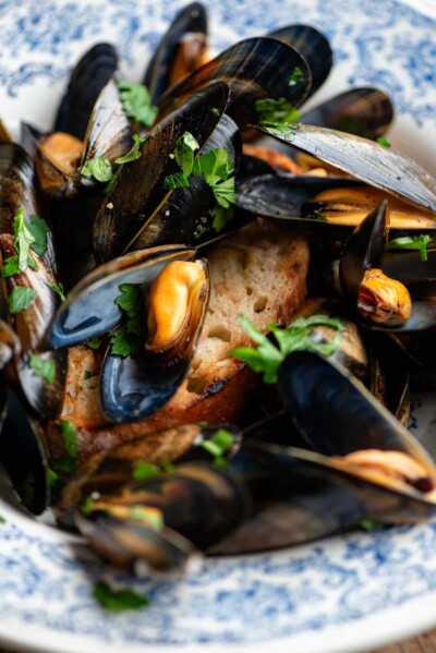 Impepata di Cozze (Italian Peppered Mussels) - Inside The Rustic Kitchen